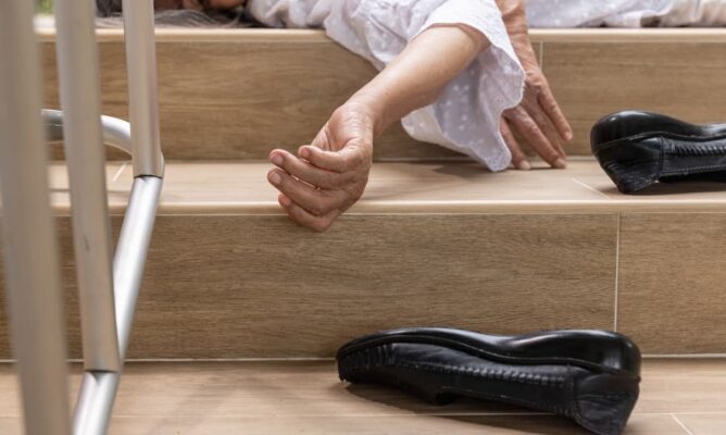 Is a Nursing Home Liable for Falls? | Hughey Law Firm